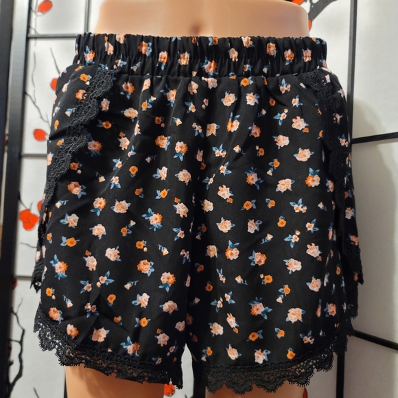 shosho | Shorts | Shosho Ladies Shortskort Designs With Crochet Hem ...